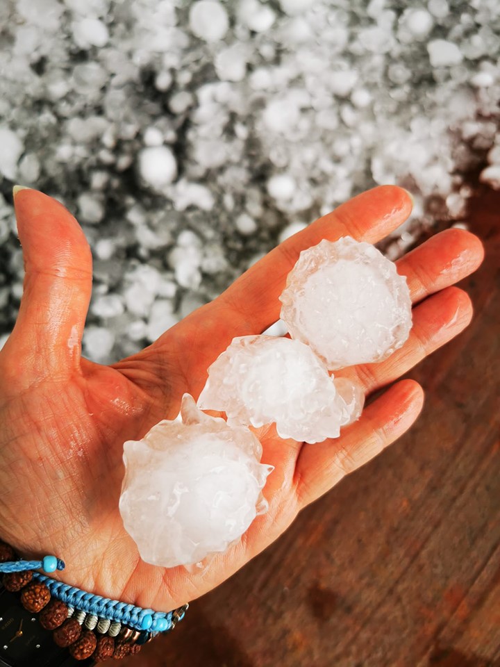 Downburst su Modena città, tanta grandine e danni - SulPanaro | News